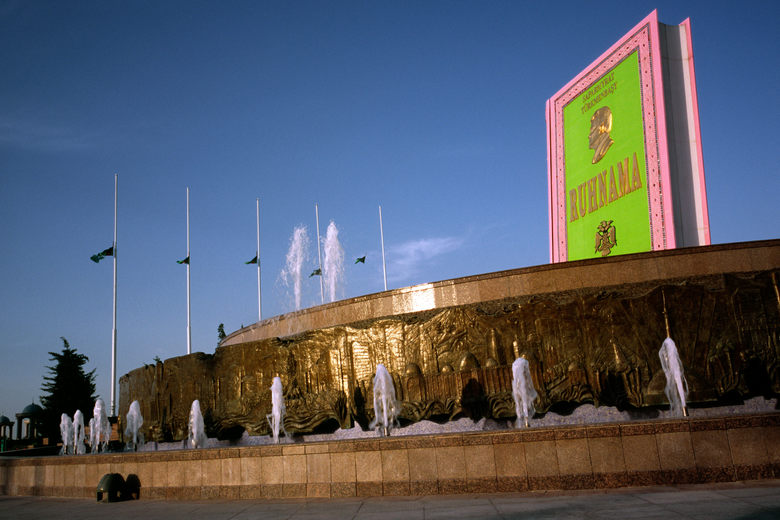 TURKMENISTÁN, LA EXCENTRICIDAD EN PERSONA. - Geopol 21